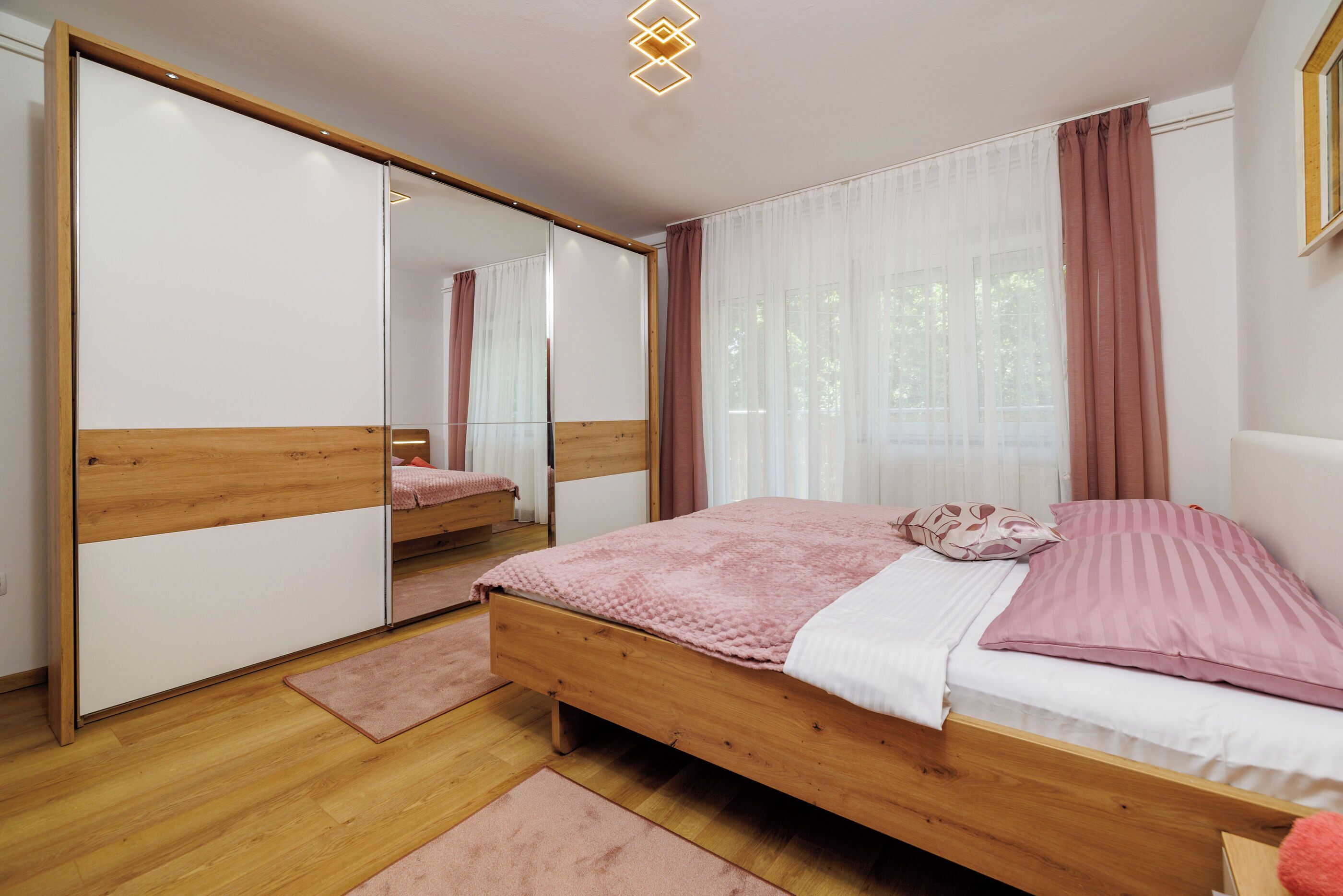 Apartamento (A4) | 4 quartos, Wi-fi grátis, roupa de cama fornecida 