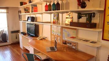 Apartamento, 2 quartos, varanda | Cofre no quarto, cortinas/cortinados opacos, quartos insonorizados