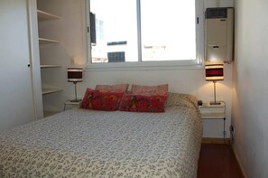 Apartamento, 2 quartos, sacada | Cofres nos quartos, cortinas blackout, quartos à prova de som