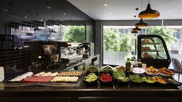 Pequeno-almoço tipo buffet diário incluído