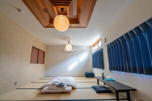 Cofres nos quartos, espaço de trabalho para notebook, Wi-Fi de cortesia