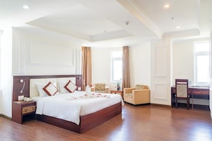 1 quarto, minibar, com mobília individualizada, secretária 