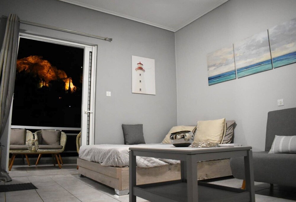 Lycabettus View, Apartment In The Heart Of Athens - Athens