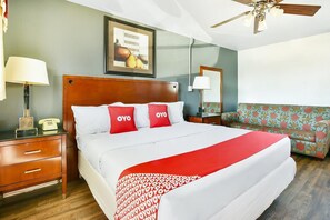 Quarto, 1 cama king-size | 1 quarto, secretária, roupa de cama fornecida 