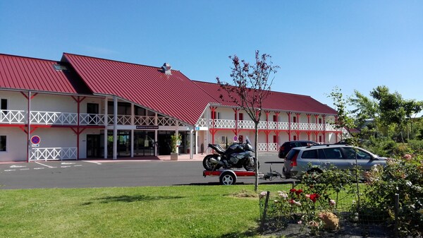 Fasthotel Montmarault - Auberge Du Grand Champ - Allier