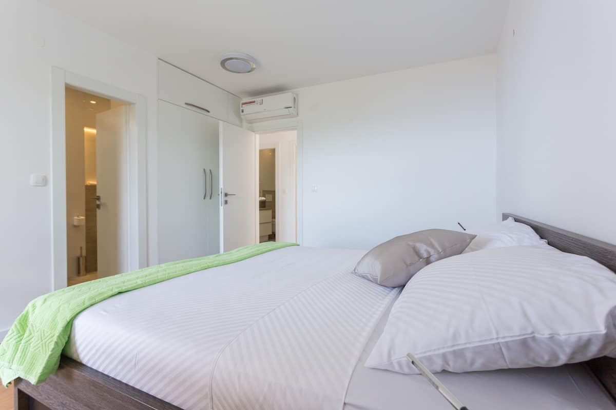 Apartamento Premium, vista para o mar | Roupa de alta qualidade, cofre no quarto, ferro/tábua de engomar