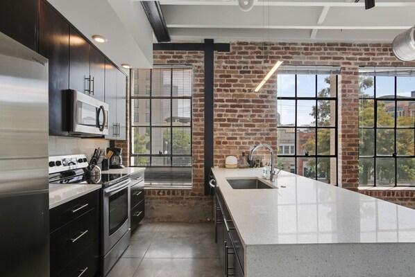 Duplex luxo | Cozinha privada | Geladeira grande, micro-ondas, cooktop, lava-louças