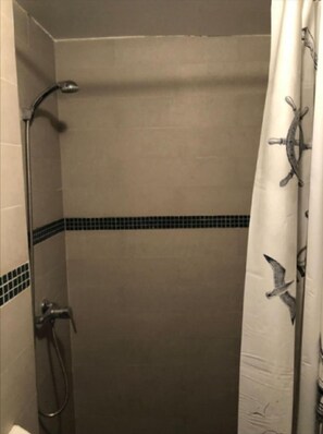 Apartamento Superior, 1 quarto | Duche na casa de banho