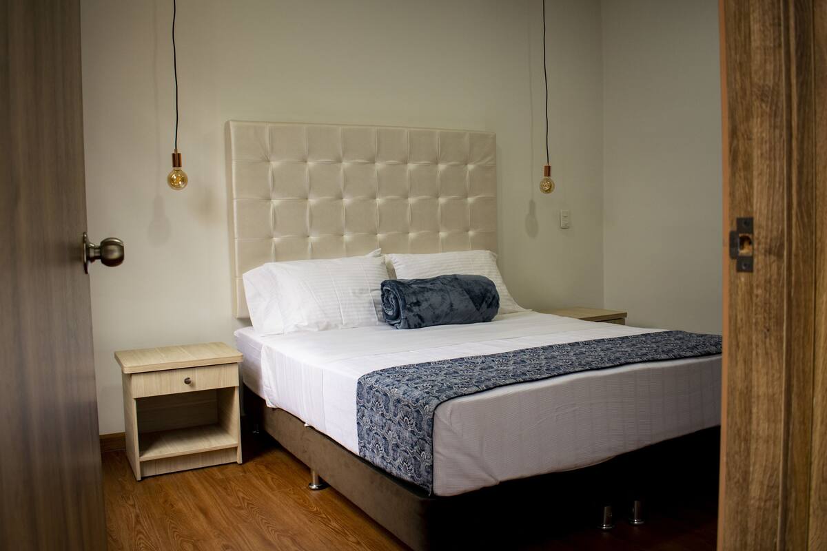 Quarto Familiar (Genova, Cocora) | Camas desdobráveis, Wi-fi grátis, roupa de cama fornecida 