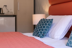 Quarto casal ou duplo superior, vista para a cidade | 1 quarto, cofres nos quartos, escrivaninha, quartos à prova de som