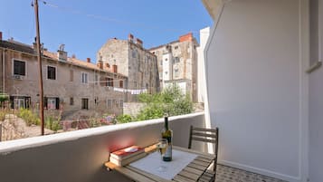 Quarto casal ou duplo superior, vista para a cidade | Vista da sacada