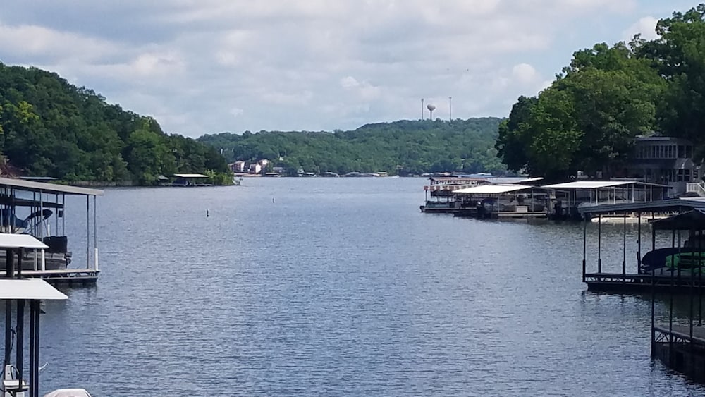 Cute Family/ Couples Cabin With Trailer Parking And Use Of Our Dock In Calm Cove - Lake Ozark, MO