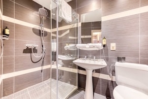 Quarto superluxo | Banheiro | Produtos de toalete grátis, secador de cabelo, toalhas de banho