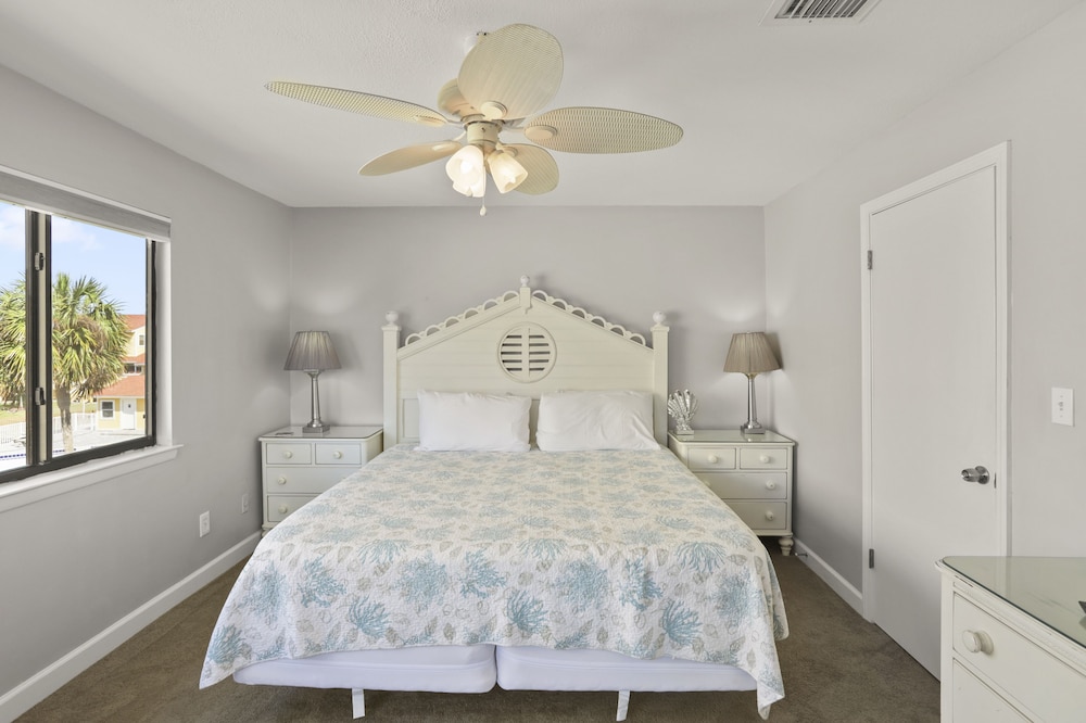 3 Bedroom Updated Town House Just Steps Away From The Beach - Pensacola Beach, FL