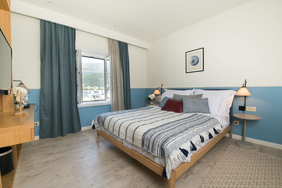 Suite de Luxo | 1 quarto, minibar, cofre com capacidade para portátil
