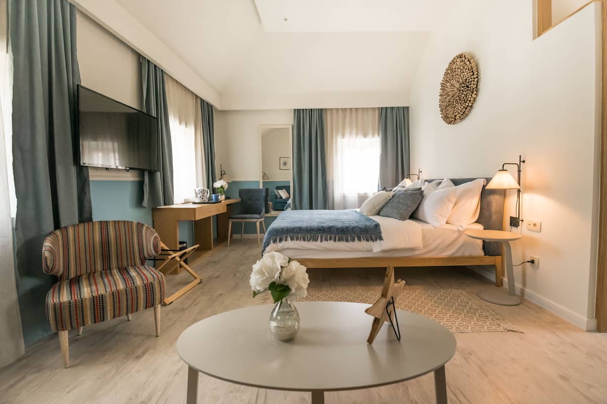 Suite Deluxe | 1 quarto, minibar, cofre com capacidade para portátil