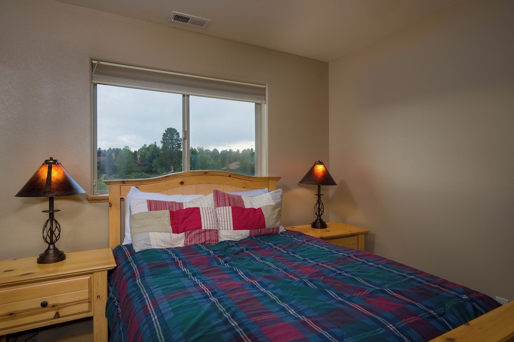 Lakeside View And Walk To Town Too! End Unit - 파고사 스프링스