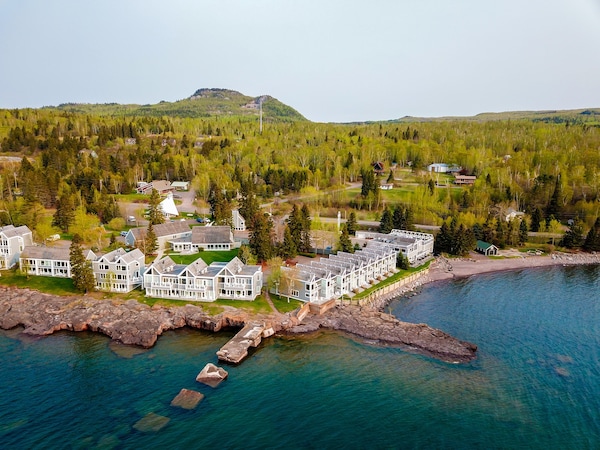Bluefin Bay On Lake Superior - Minnesota