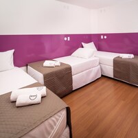 Quarto triplo | Frigobar, cortinas blackout, ferros/tábuas de passar roupa