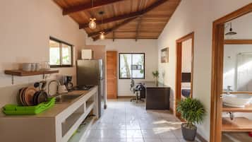 Apartamento, 2 quartos, vista para o jardim (Palma) | Cozinha privada | Geladeira, micro-ondas, fogão, cooktop