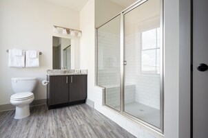 Apartamento luxo (Self Check-in with Virtual Front Desk) | Chuveiro