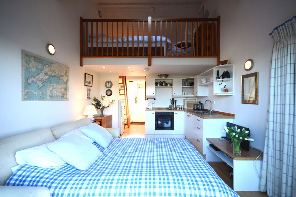 Cosy Studio Flat With Lovely Waterside Views, Near Beach In Bantham, South Devon - Thurlestone