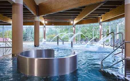 2 piscinas interiores, da(s) 10:00 à(s) 20:00, espreguiçadeiras . Interferie Aquapark Sport Hotel Malachit