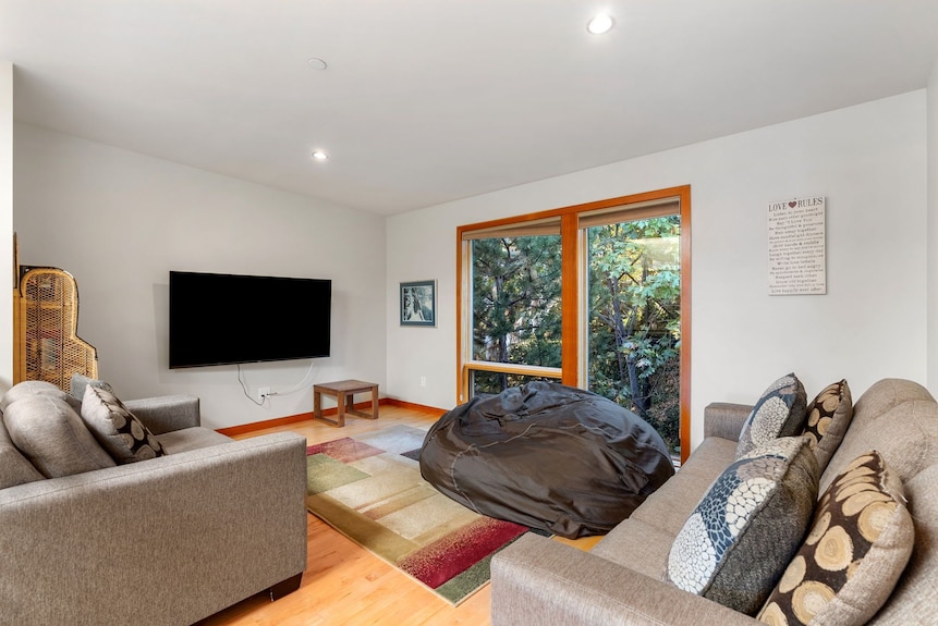 Great House For Groups, Downtown Location, Light And Airy, Big Views! - White Salmon, WA