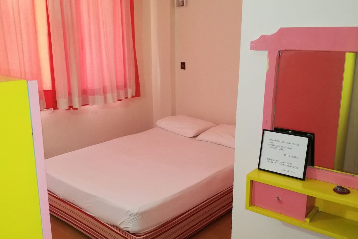 Quarto casal ou duplo standard | Wi-Fi de cortesia, roupa de cama