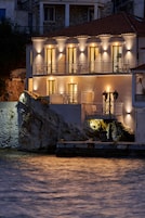 Minibar, cofre no quarto, secretária, cortinas/cortinados opacos