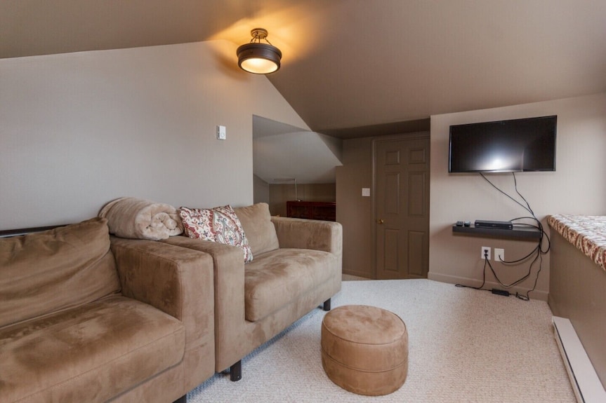 Direct Ocean Front Access/private Spacious Bedroom With Kitchenette & Lounge - Saanich Peninsula