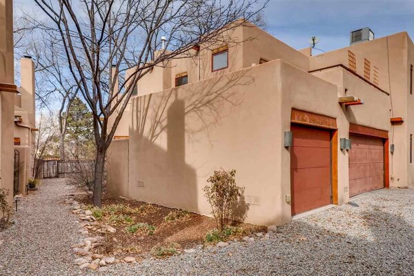 2 Bdrm, 2 Bath Condo Near The Plaza & Fort Marcy Park - Santa Fe, NM