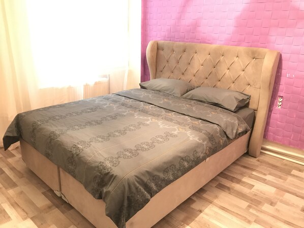 Loft | Roupas de cama premium, escrivaninha, espaço de trabalho para notebook