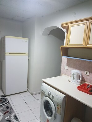 Apartamento, 1 quarto | Cozinha privada | Geladeira grande, cooktop, chaleira elétrica