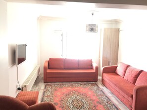 Apartamento, 2 quartos | Roupas de cama premium, escrivaninha, espaço de trabalho para notebook