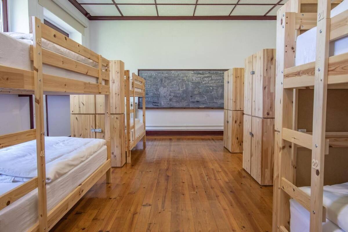 Roupa de alta qualidade, Wi-fi grátis, roupa de cama fornecida