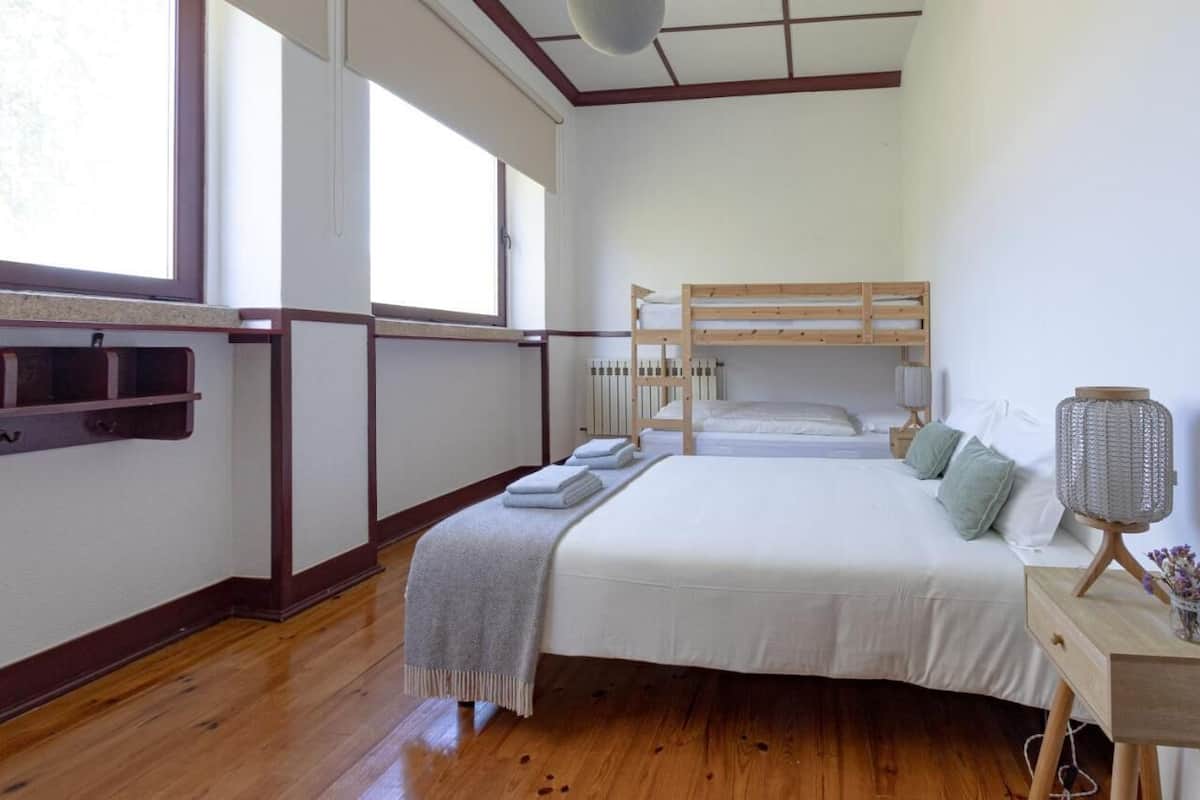 Quarto Familiar, vista para a montanha | Roupa de alta qualidade, Wi-fi grátis, roupa de cama fornecida
