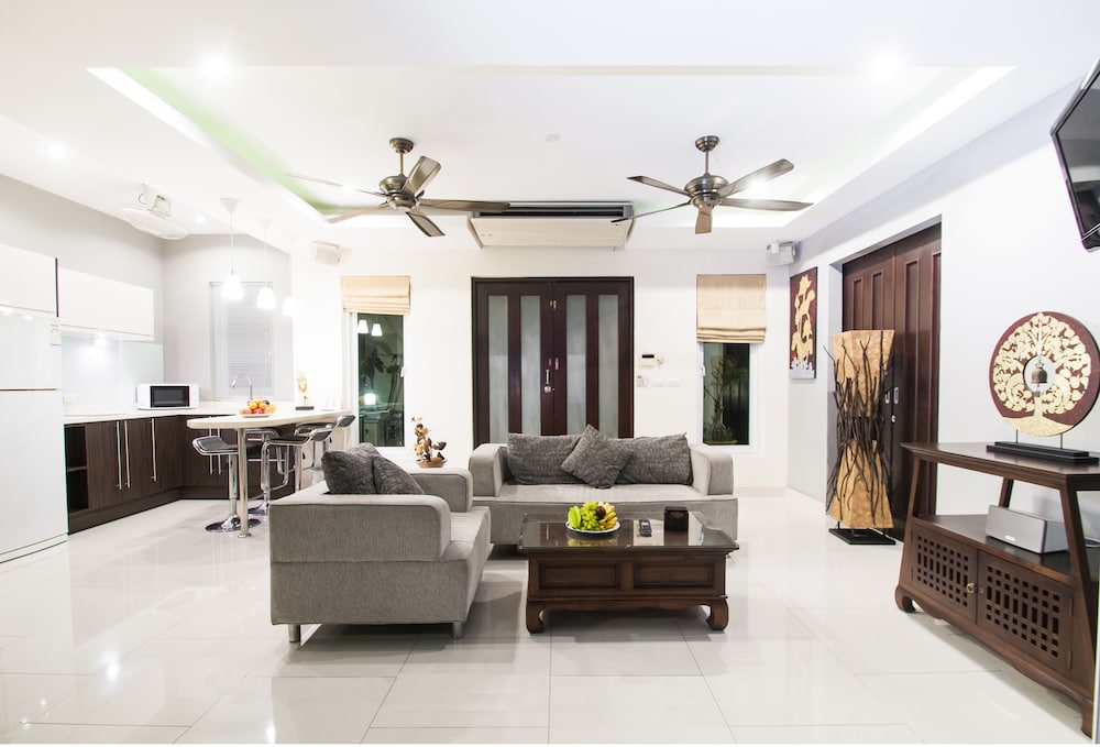 Magnifique Penthouse Avec Jacuzzi Sur Terrasse - Jomtien