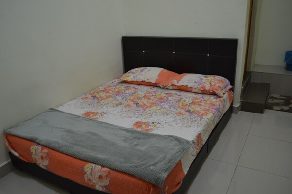 Sitiyam Homestay Seri Kembangan - Puchong