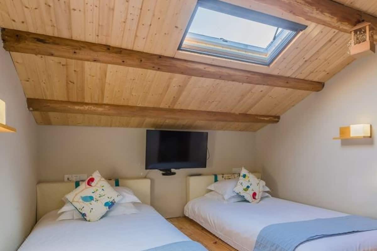Quarto duplo clássico | Cortinas blackout, Wi-Fi de cortesia, roupa de cama