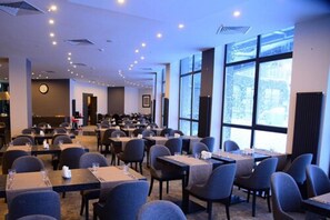 Café da manhã, almoço e jantar