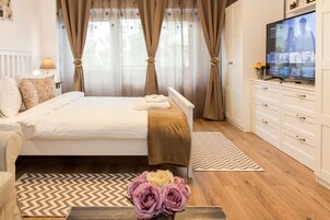 Apartamento premium, sacada, vista para a cidade | 1 quarto, lençóis italianos Frette, roupas de cama premium