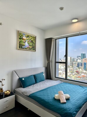 Apartamento Standard, 3 quartos | Roupa de alta qualidade, edredões de penas