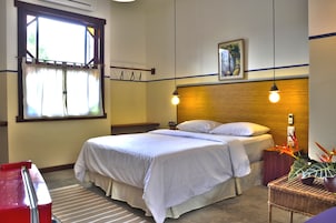 Minibar, secretária, Wi-fi grátis, roupa de cama fornecida 