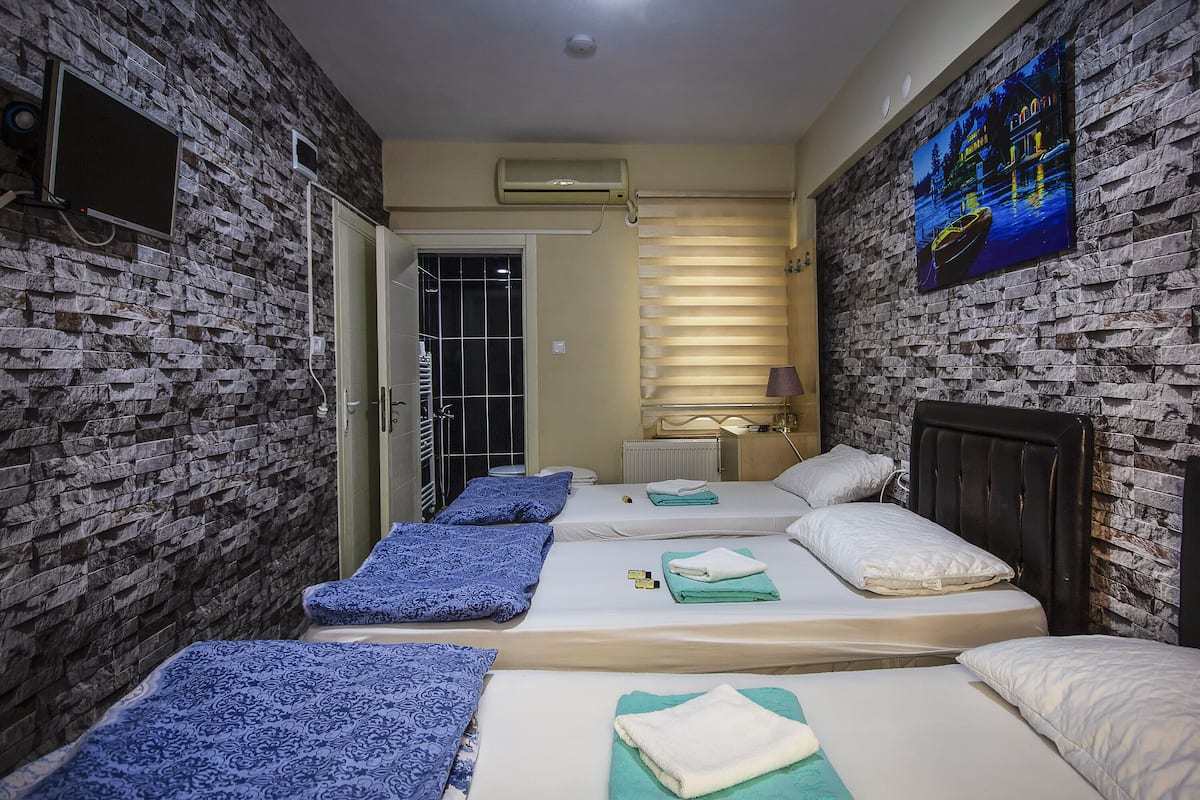 Quarto quádruplo | Quartos à prova de som, ferros/tábuas de passar roupa, Wi-Fi de cortesia