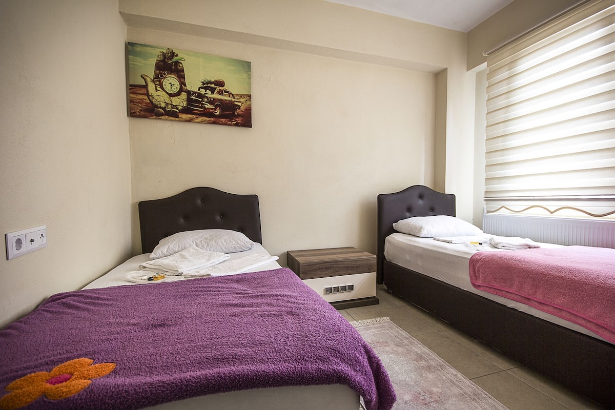 Quarto duplo | Quartos à prova de som, ferros/tábuas de passar roupa, Wi-Fi de cortesia