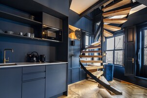 Duplex com design assinado (Thorbecke) | Cozinha privada | Geladeira, cooktop, máquina de café expresso, cafeteira/chaleira