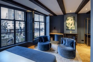 Suíte com design assinado (Virginia Woolf) | Cofres nos quartos, individualmente decorados