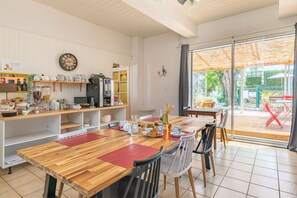 Café da manhã com buffet todos os dias (EUR 8.9 por pessoa) 