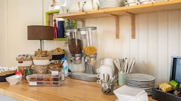 Café da manhã com buffet todos os dias (EUR 8.9 por pessoa)